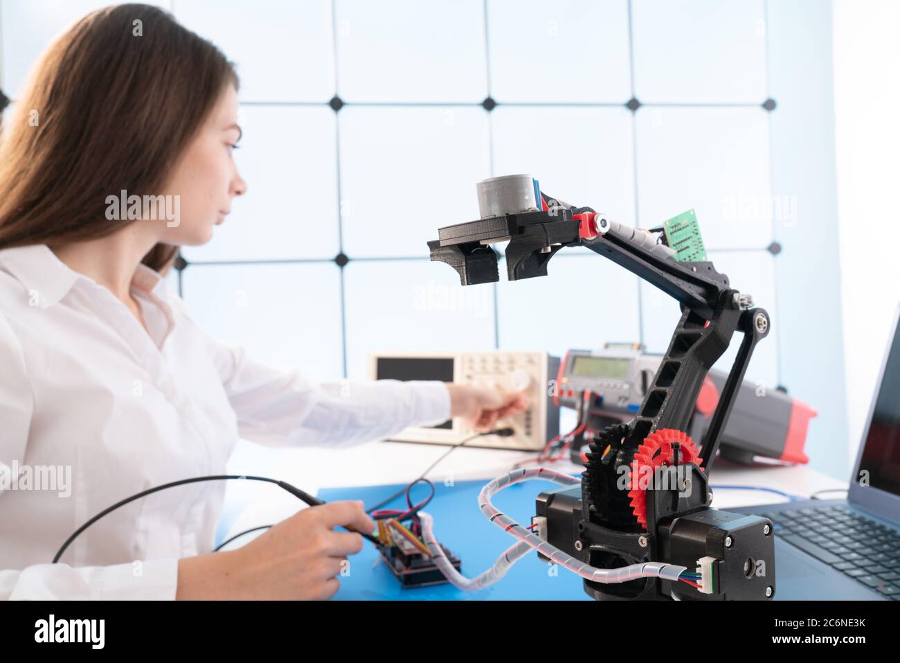 Student automated robotic arm hi-res stock photography and images - Alamy