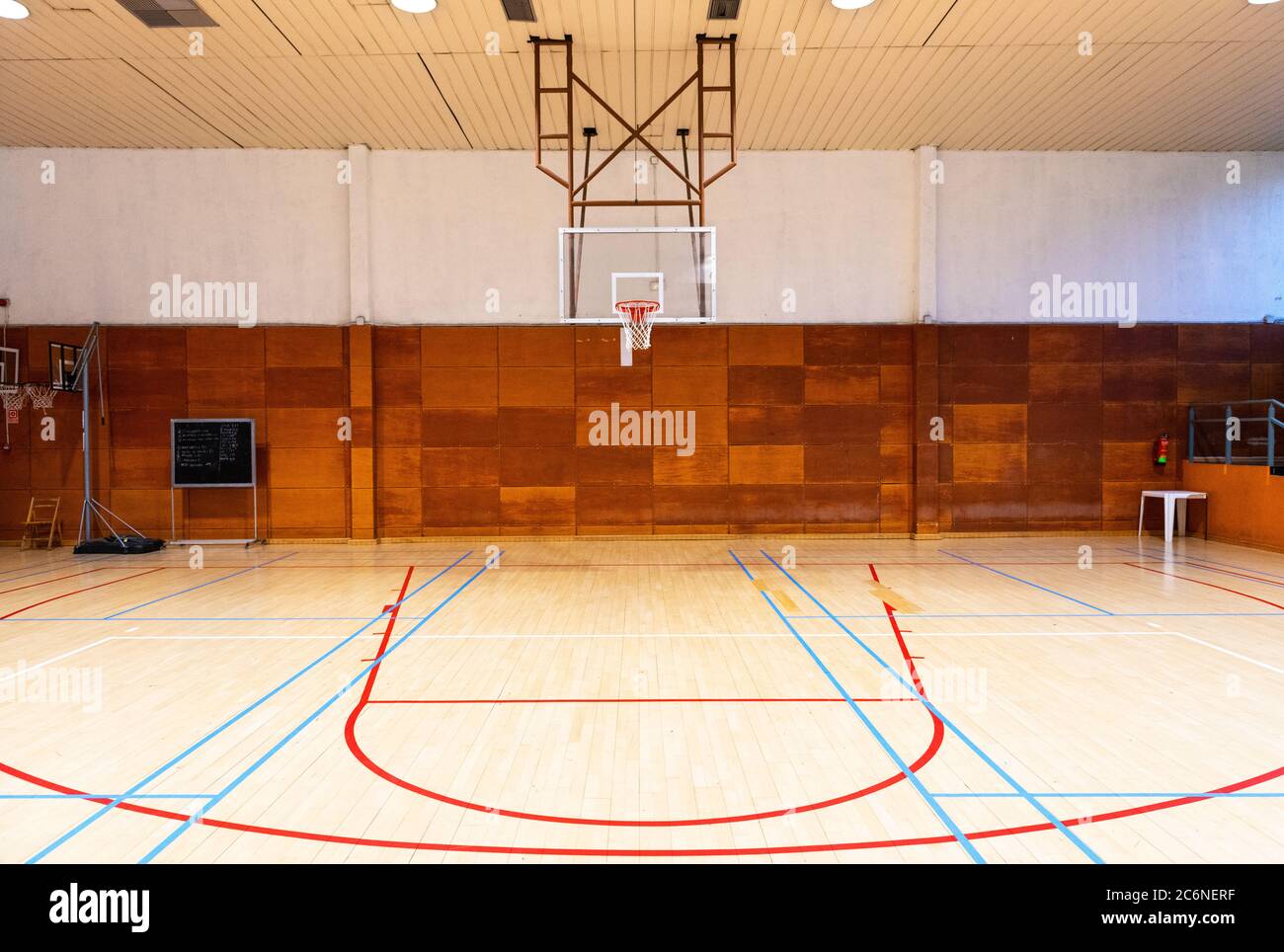 Front view of a basketball hoop Stock Photo - Alamy