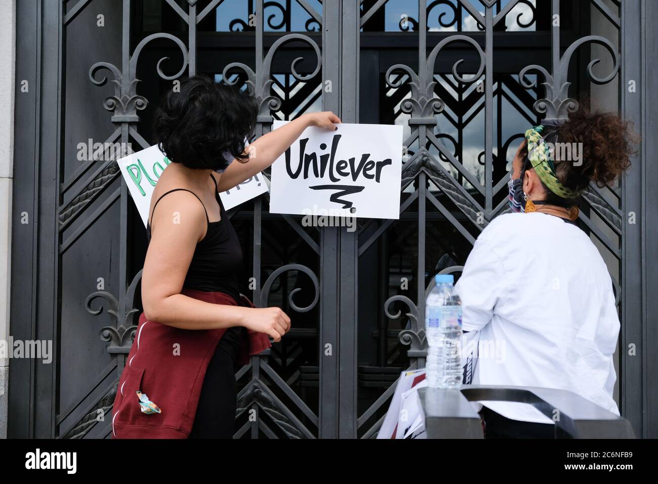 100 victoria embankment hi-res stock photography and images - Alamy