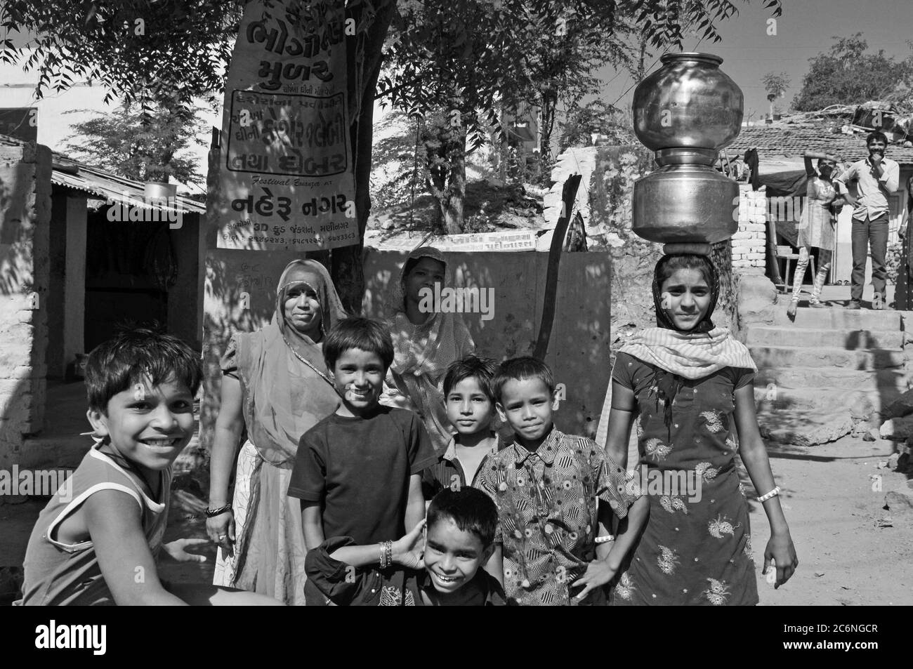 Indische Gross-Familie in den Slums von Patan | Indian family in the ...