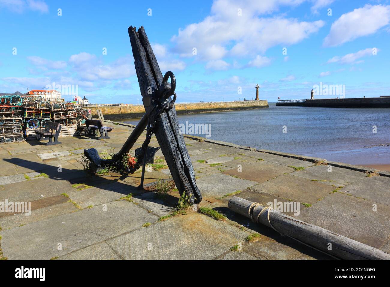 Large ships anchor hi-res stock photography and images - Alamy