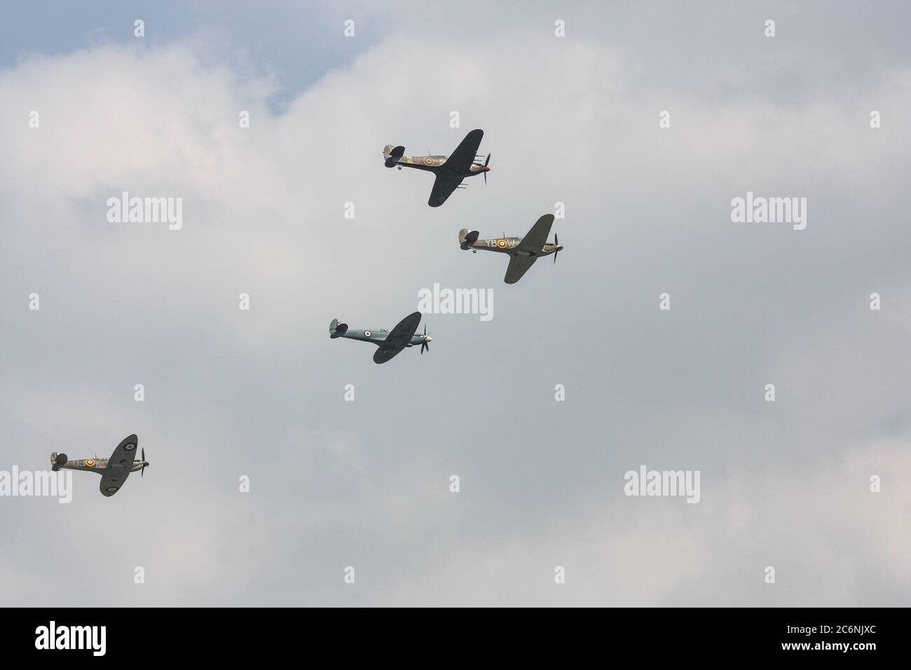 Flying display aeroplanes aircraft hi-res stock photography and images ...