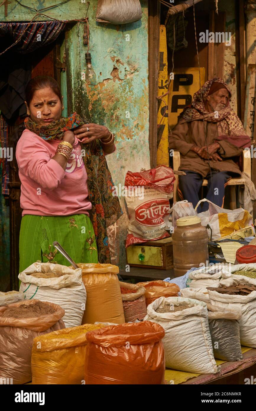 Indian woman selling ginger hi-res stock photography and images - Alamy