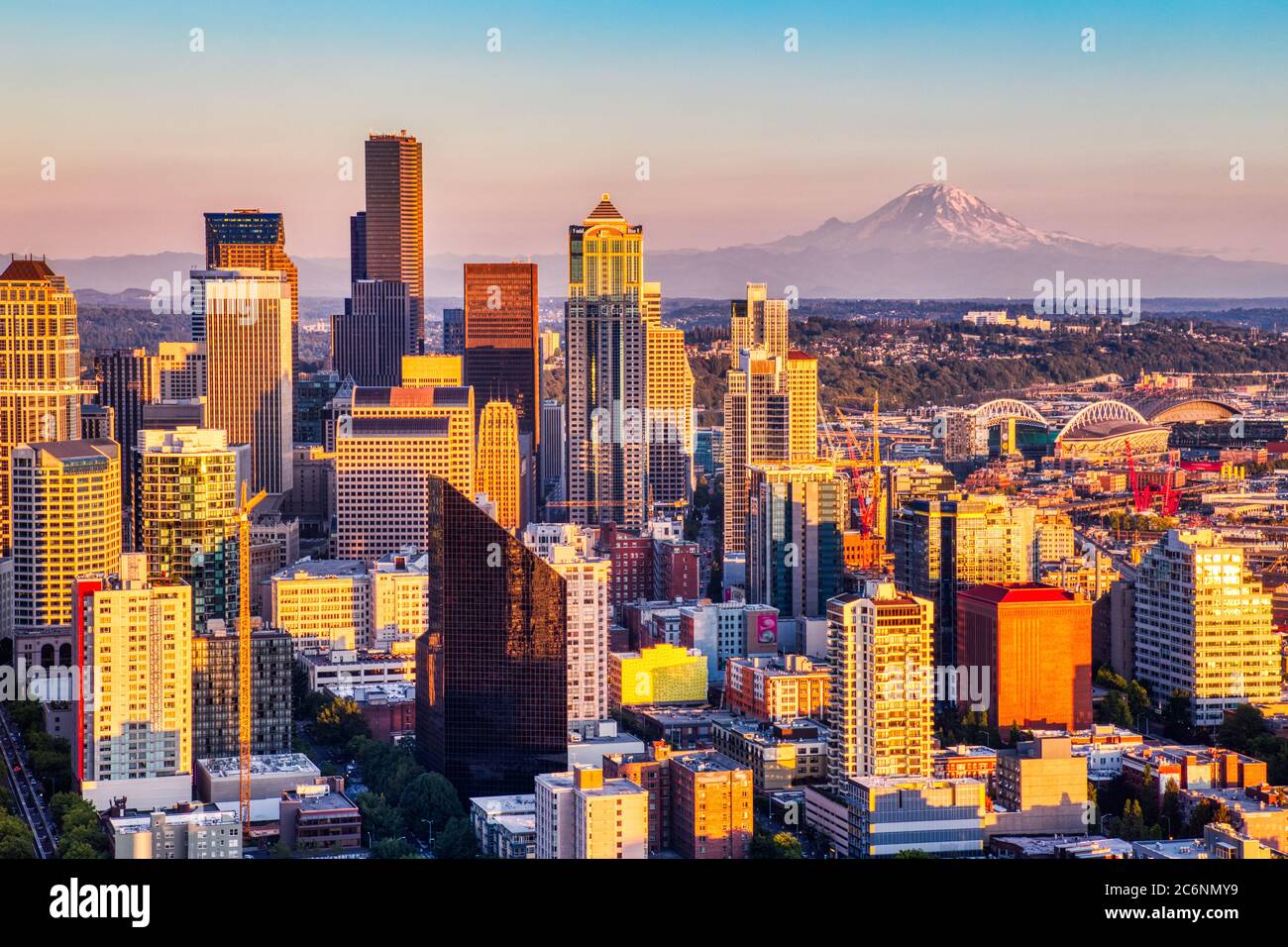 View seattle skyline night in hi-res stock photography and images - Alamy