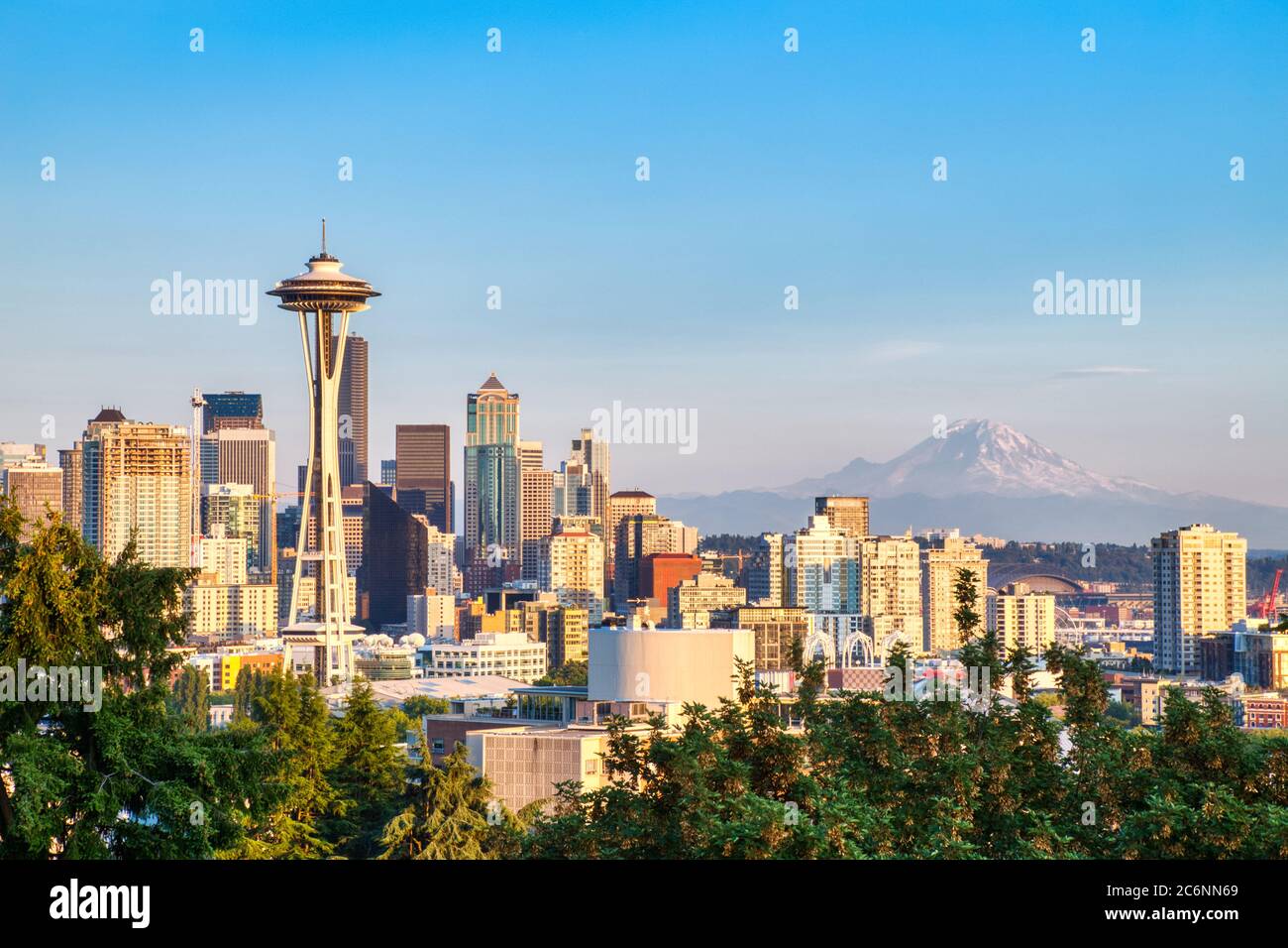 Downtown seattle mt rainier in hi-res stock photography and images - Alamy