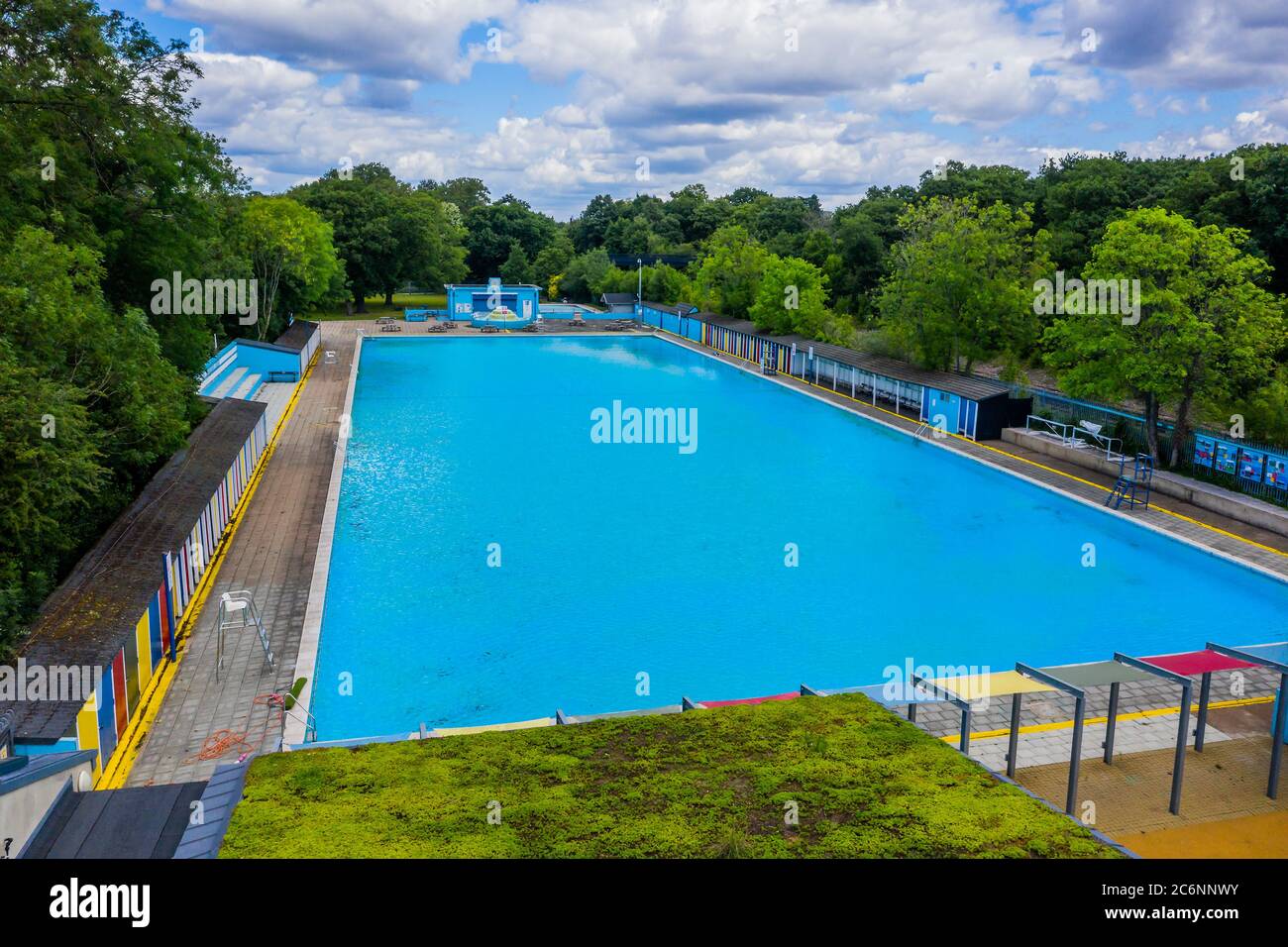 Tooting lido 2020 hi-res stock photography and images - Alamy