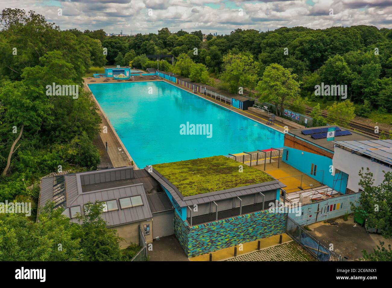 Tooting bec lido tooting bec hi-res stock photography and images - Alamy