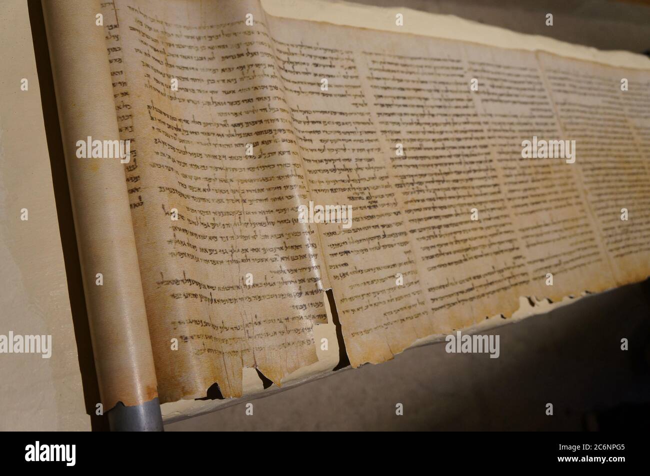 Ancient torah jewish scroll hi-res stock photography and images - Alamy