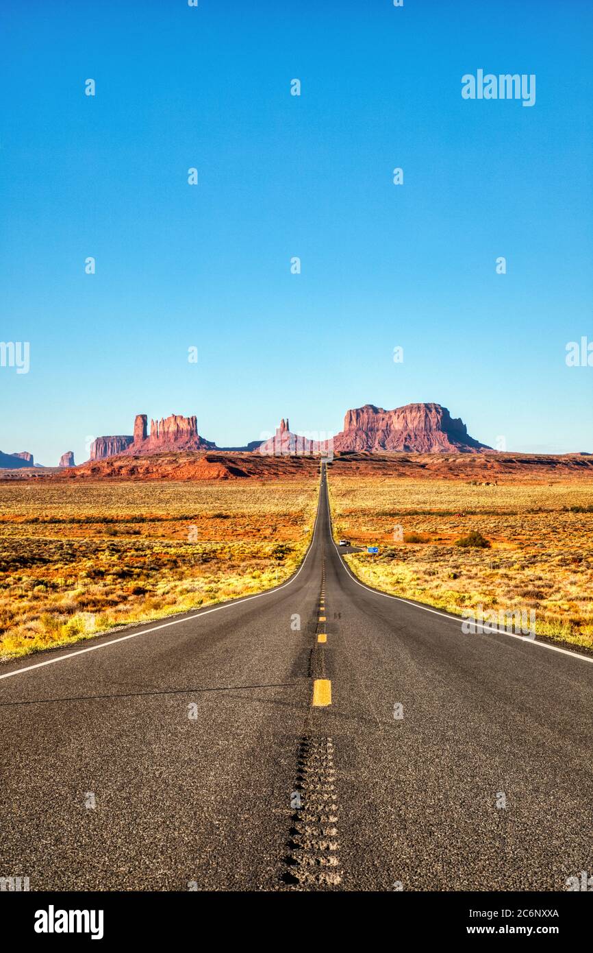 Road to Monument Valley during a Sunny Day, Border of Utah and Arizona ...