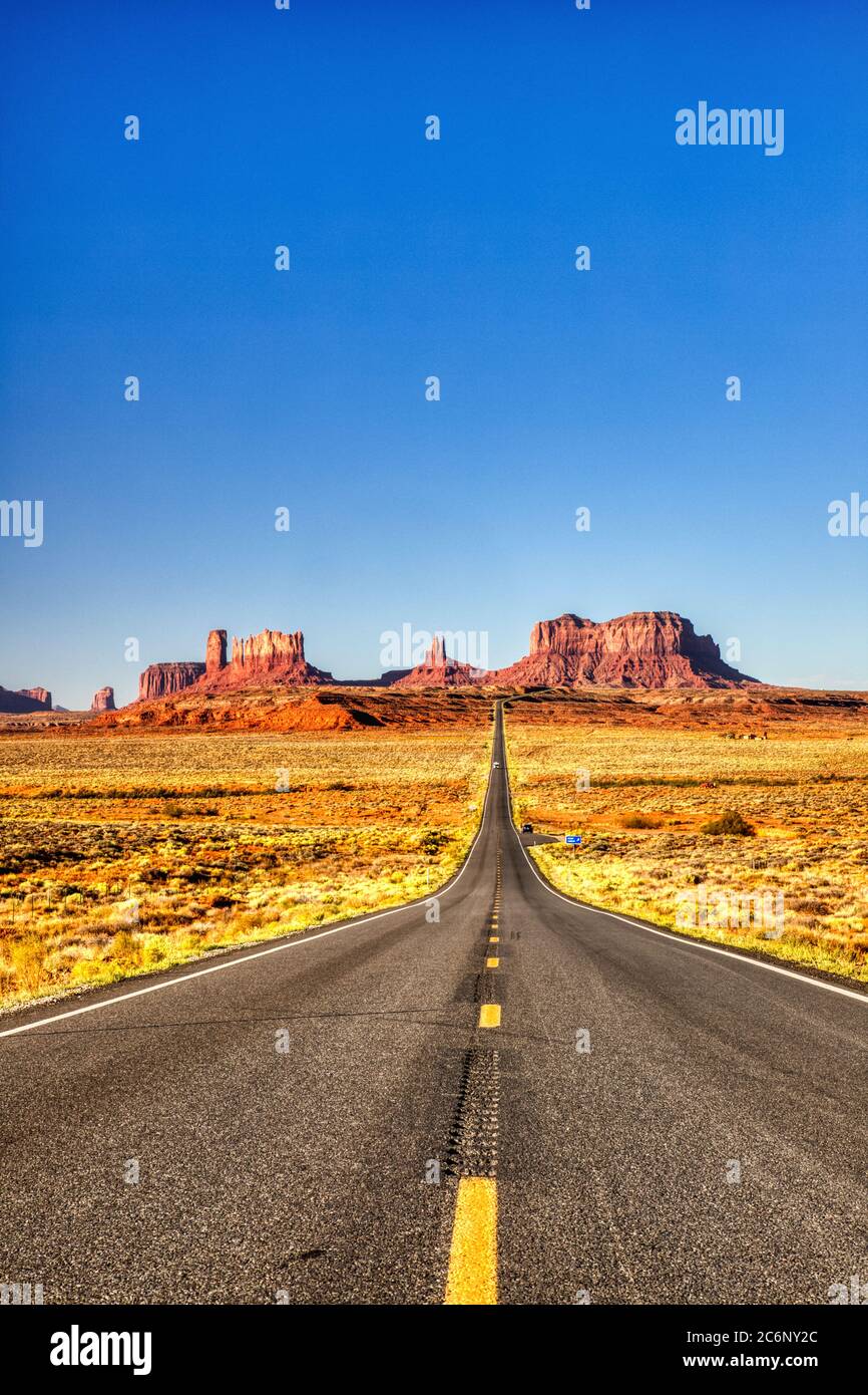 Road to Monument Valley during a Sunny Day, Border of Utah and Arizona ...