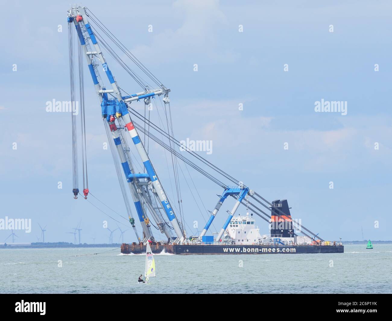 Floating sheerleg crane hi-res stock photography and images - Alamy