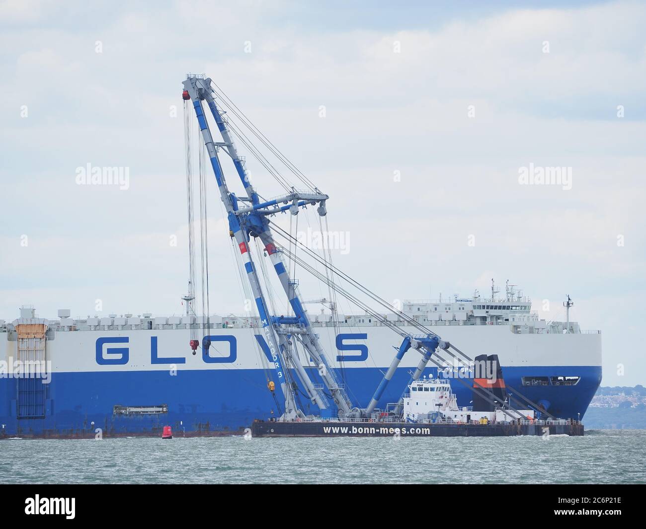 Floating sheerleg crane hi-res stock photography and images - Alamy