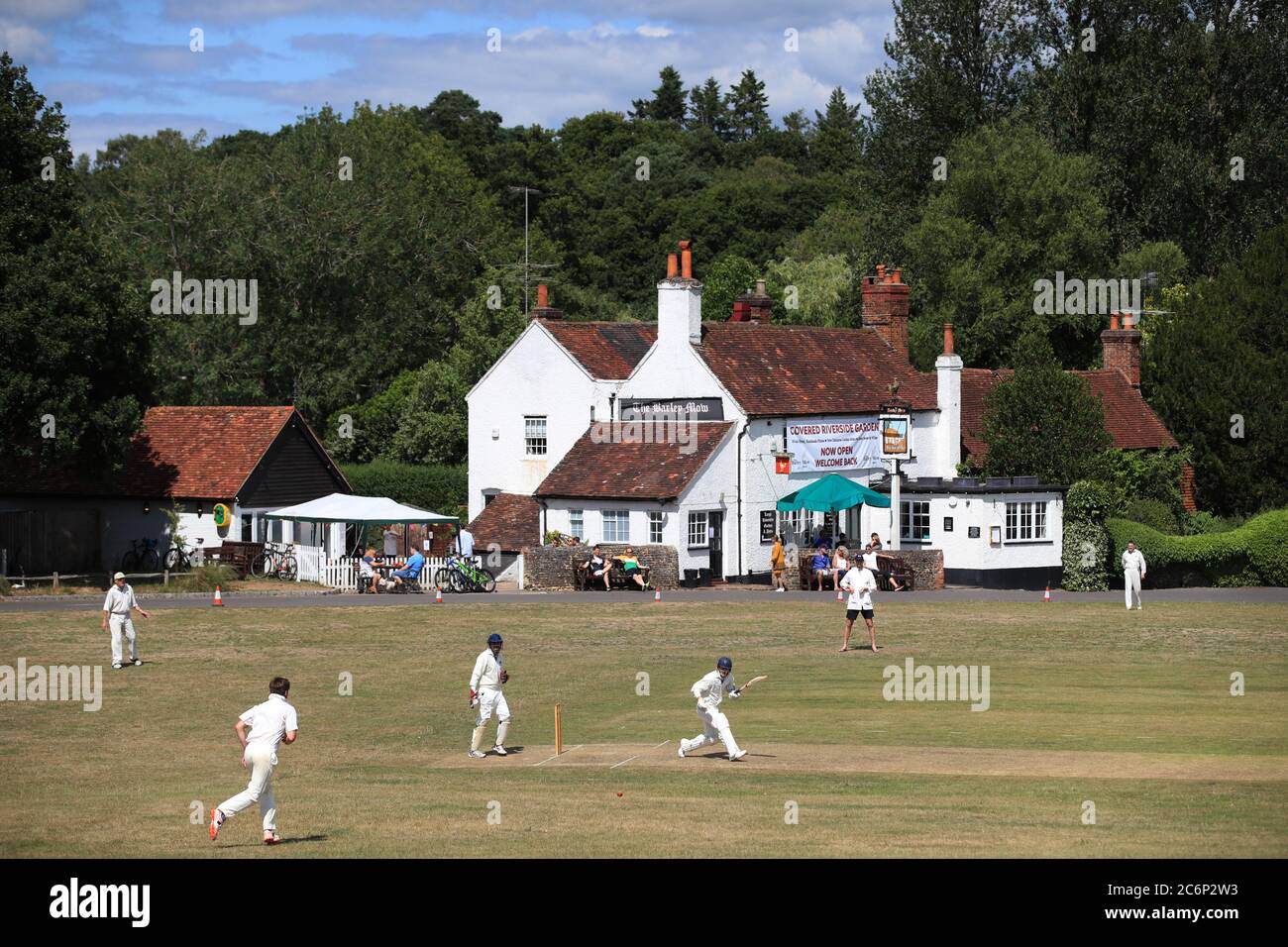 Tilford cricket club hi-res stock photography and images - Alamy