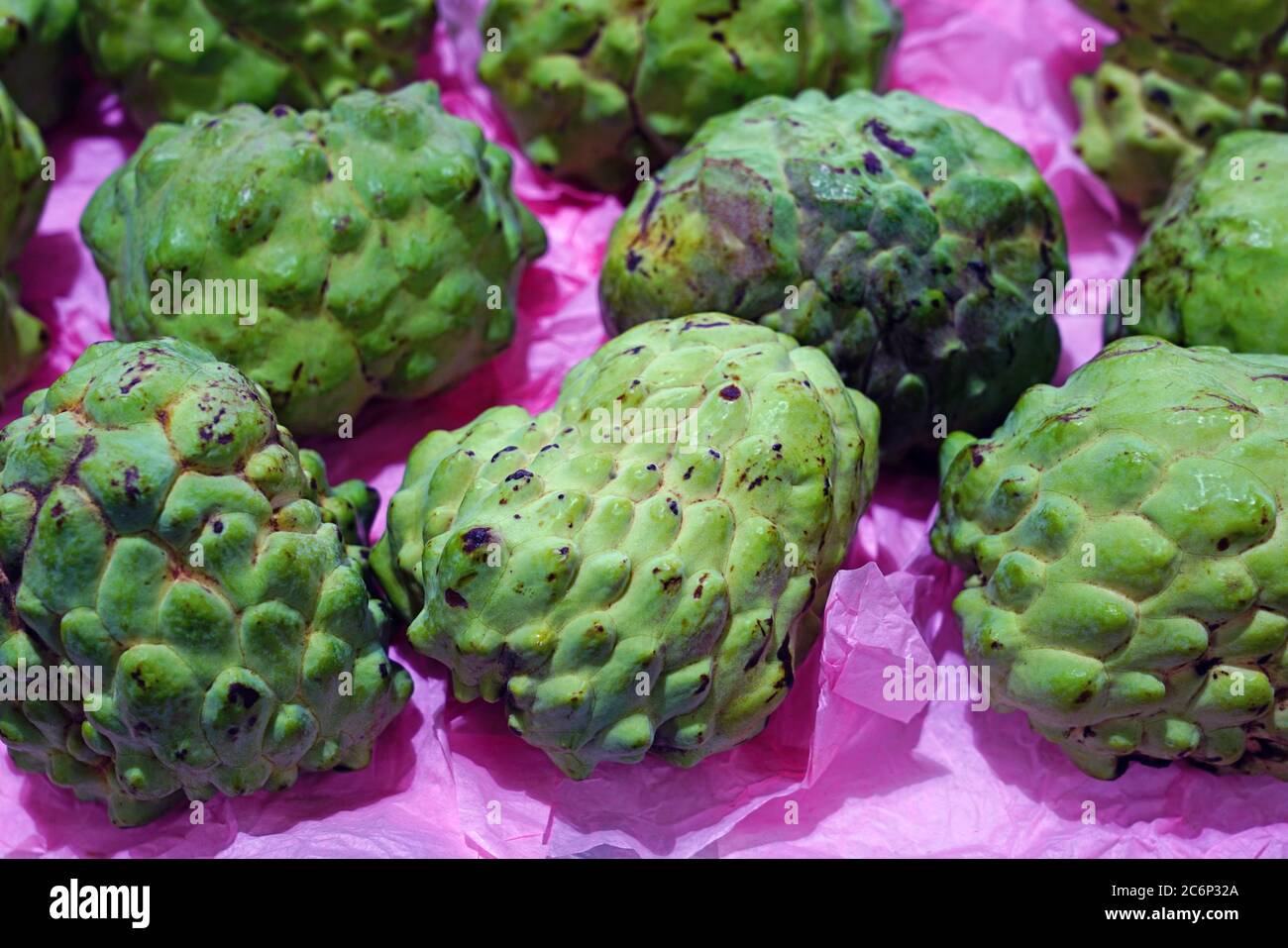 Annona fruit in bulk at a market Stock Photo - Alamy