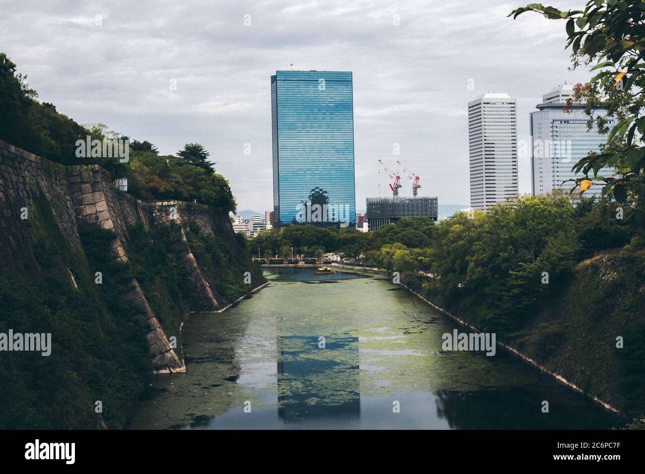 Tall glass building hi-res stock photography and images - Alamy