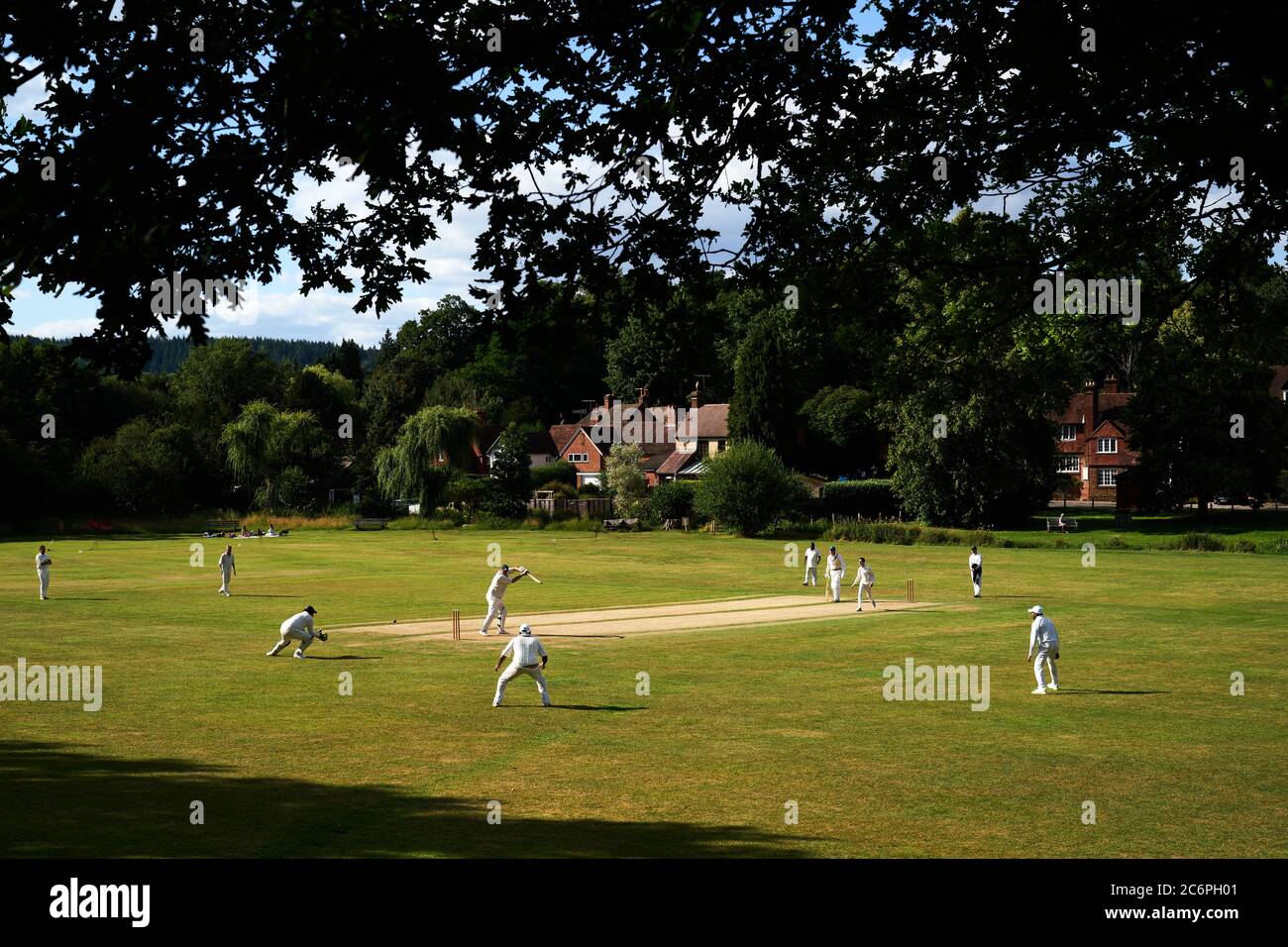 Abinger hammer cricket club play worplesdon hi-res stock photography ...