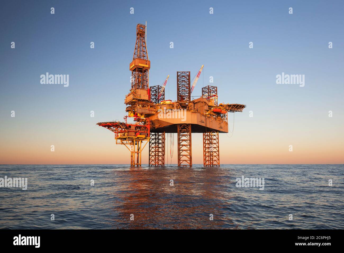 Offshore jackup oil rig hi-res stock photography and images - Alamy