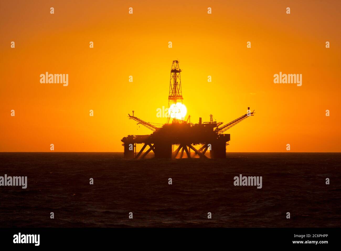 Offshore jackup oil rig hi-res stock photography and images - Alamy