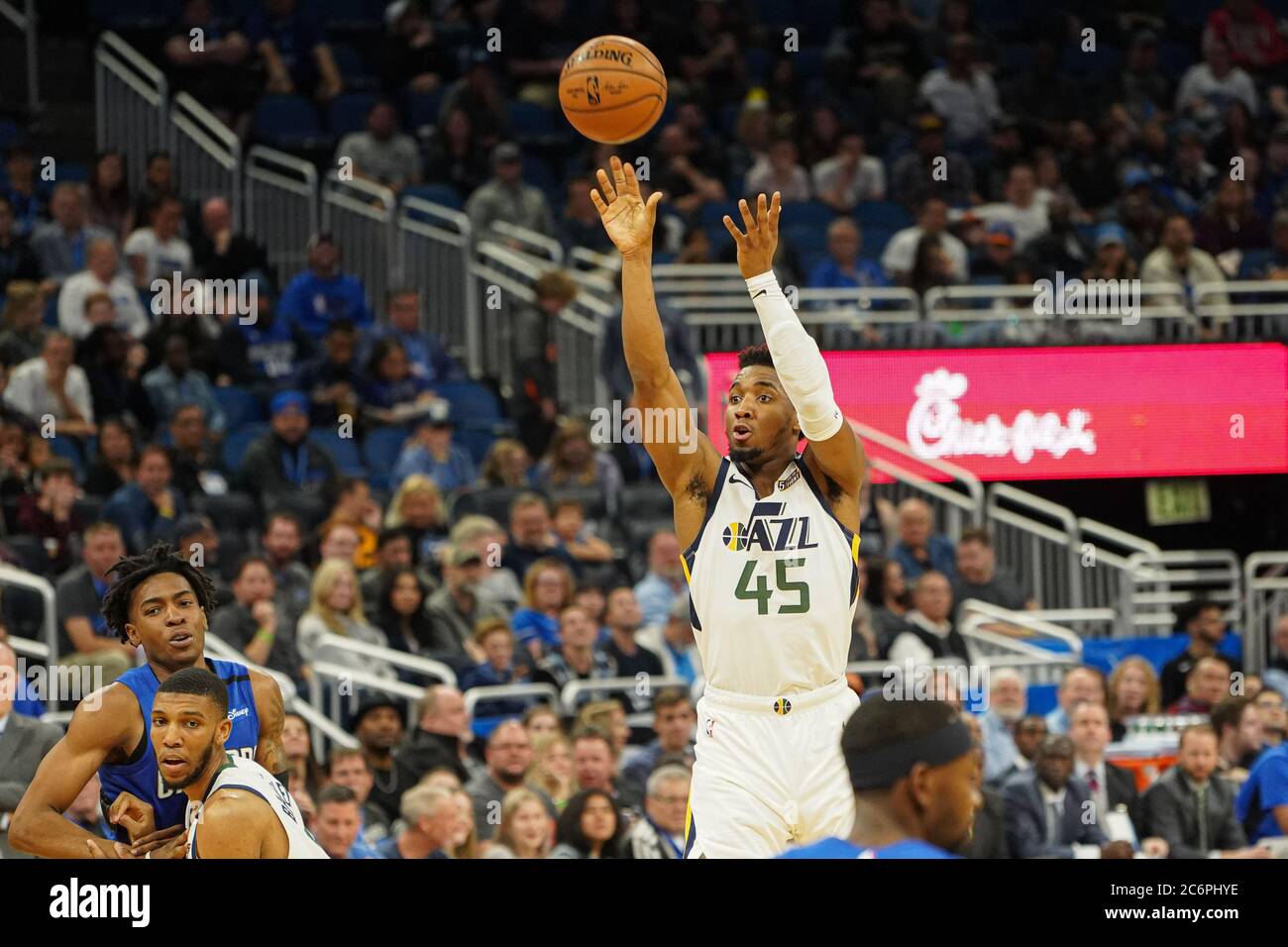 Donovan mitchell basketball hi-res stock photography and images - Alamy