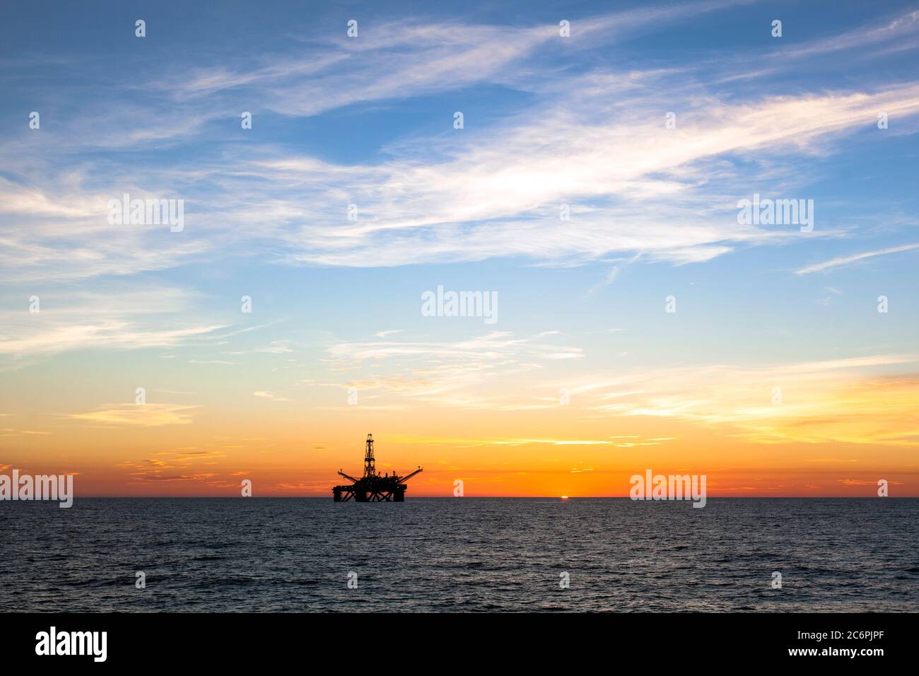 Offshore platform installation hi-res stock photography and images - Alamy