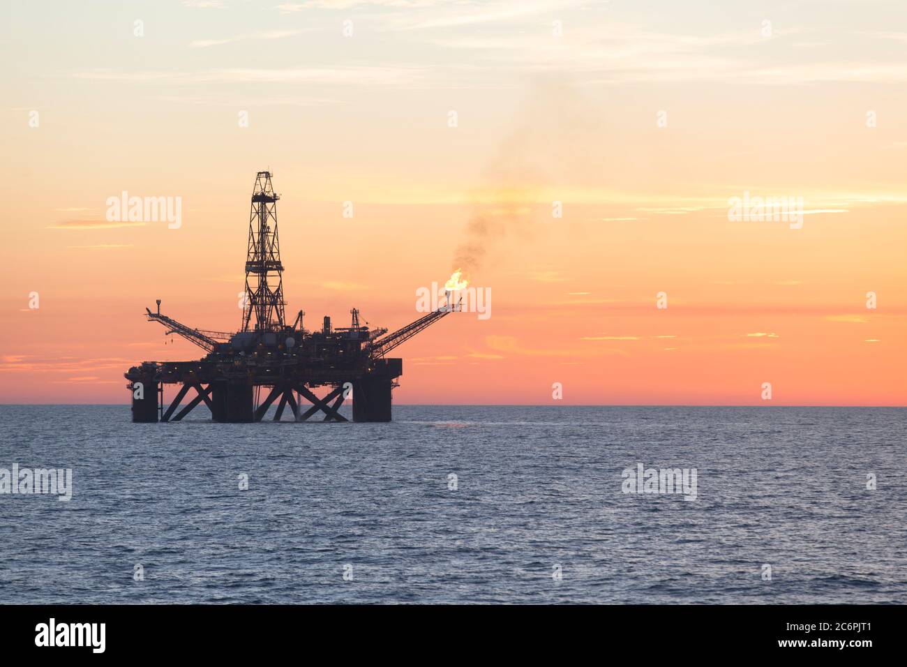 Offshore platform installation hi-res stock photography and images - Alamy
