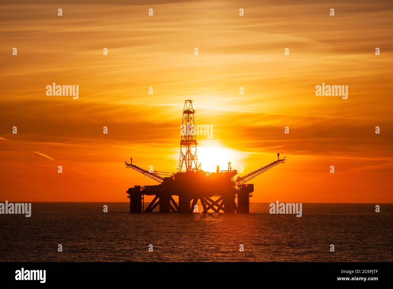 Offshore platform installation hi-res stock photography and images - Alamy