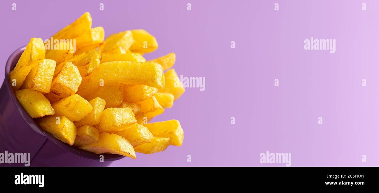 Hot chips bucket hi-res stock photography and images - Alamy