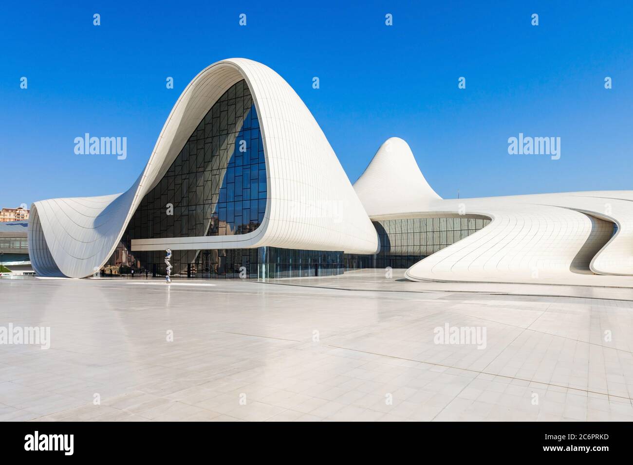 BAKU, AZERBAIJAN - SEPTEMBER 14, 2016: The Heydar Aliyev Center is a ...