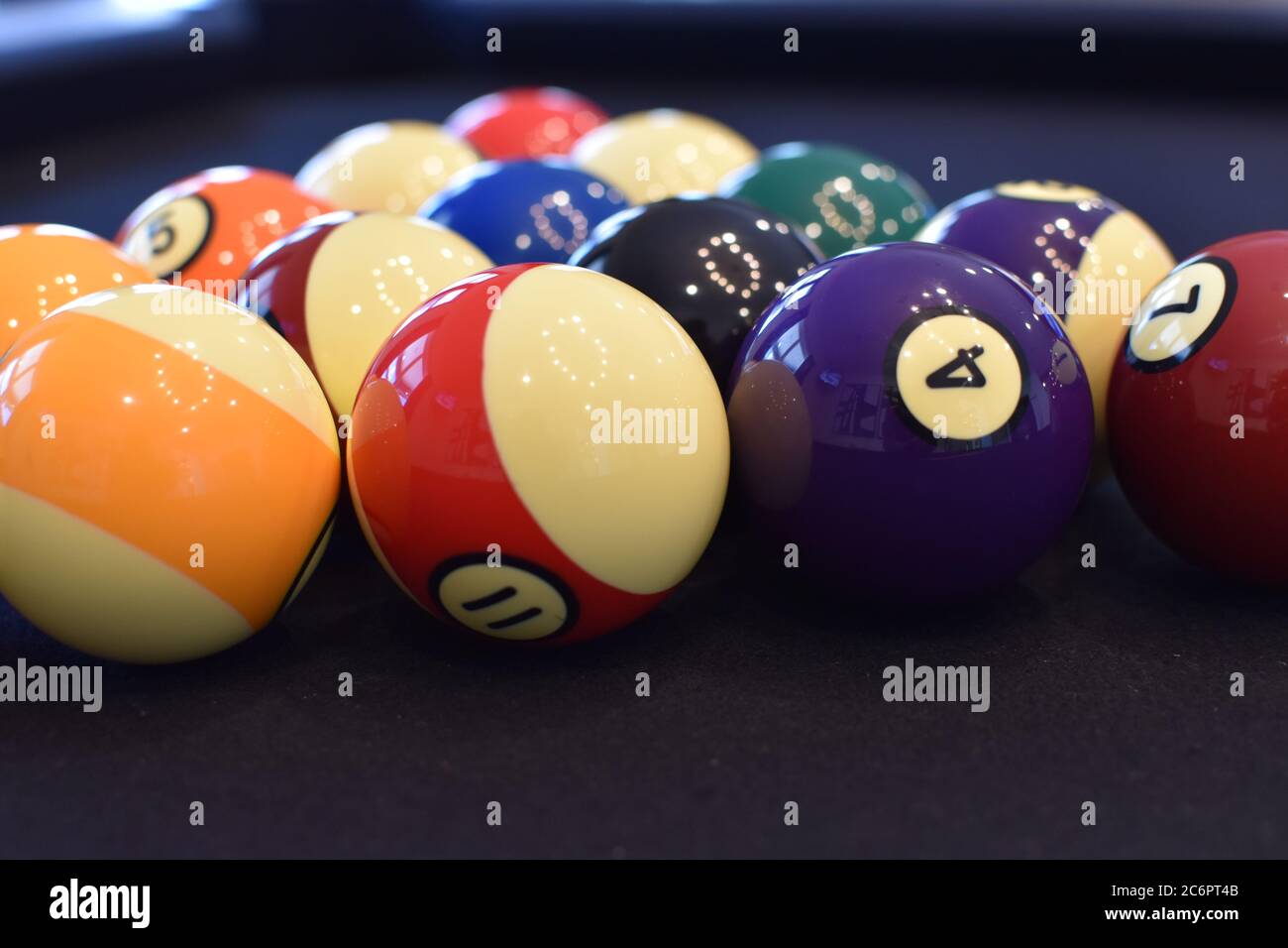 Guy playing pool hi-res stock photography and images - Alamy