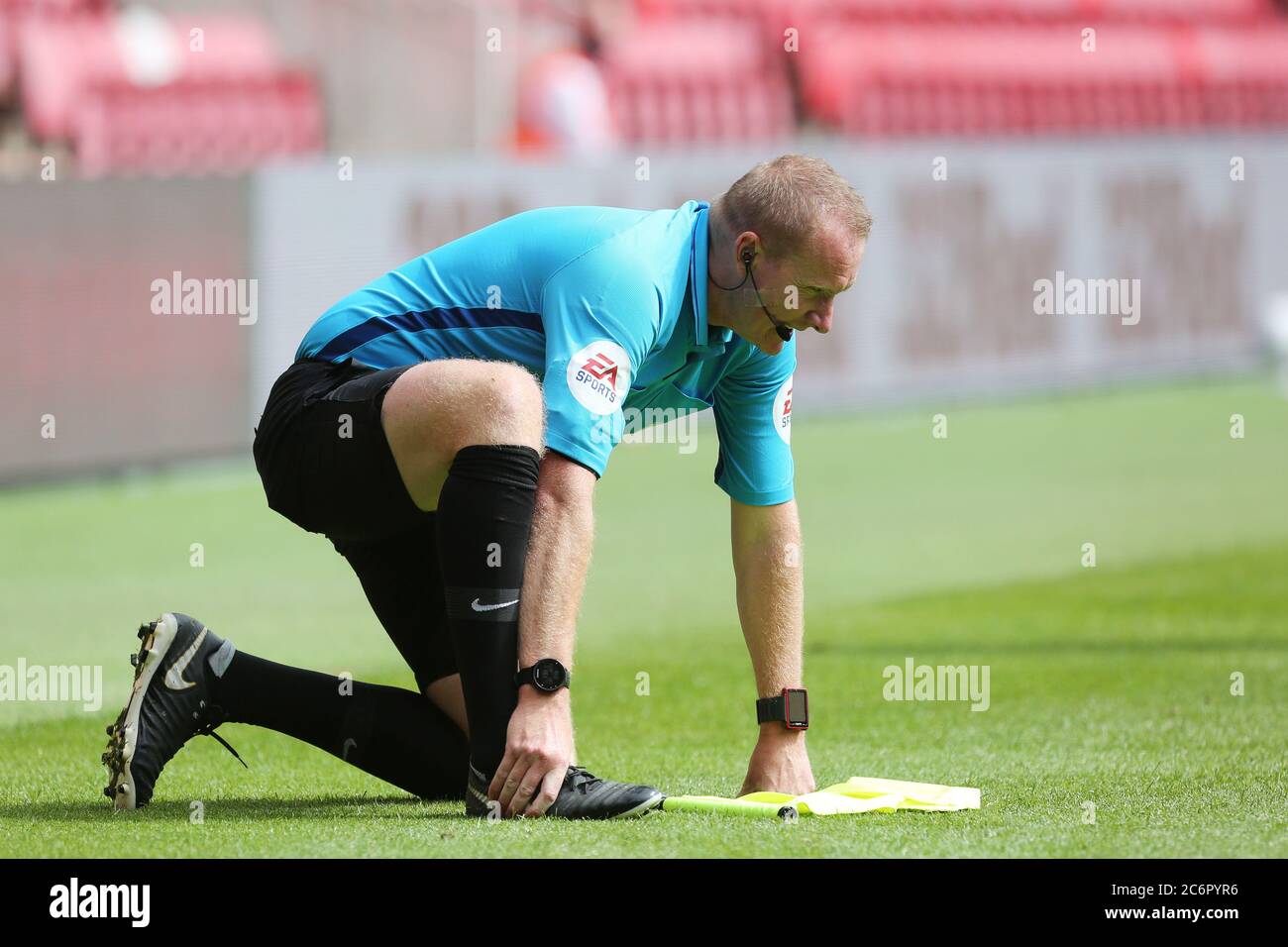 Referees assistant hi-res stock photography and images - Alamy