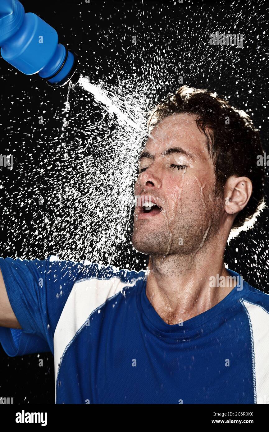 Fitness man cooling of after exercise Stock Photo - Alamy