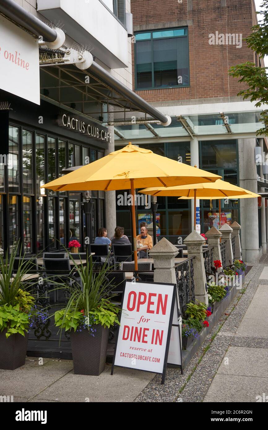 Restaurant reopenings hi-res stock photography and images - Alamy