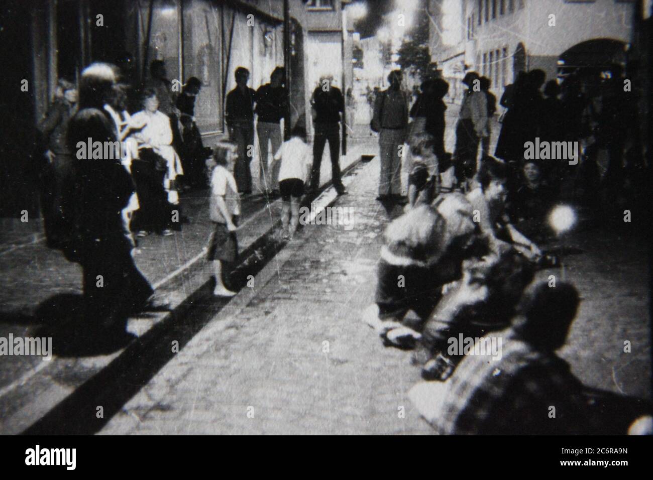 1970s crowd sidewalk hi-res stock photography and images - Alamy
