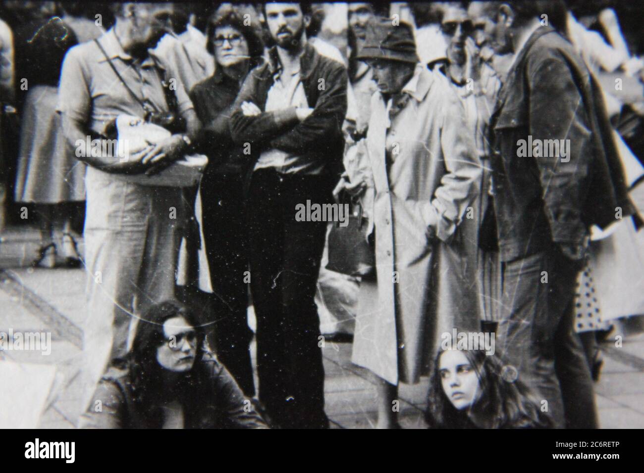 1970s crowd sidewalk hi-res stock photography and images - Alamy