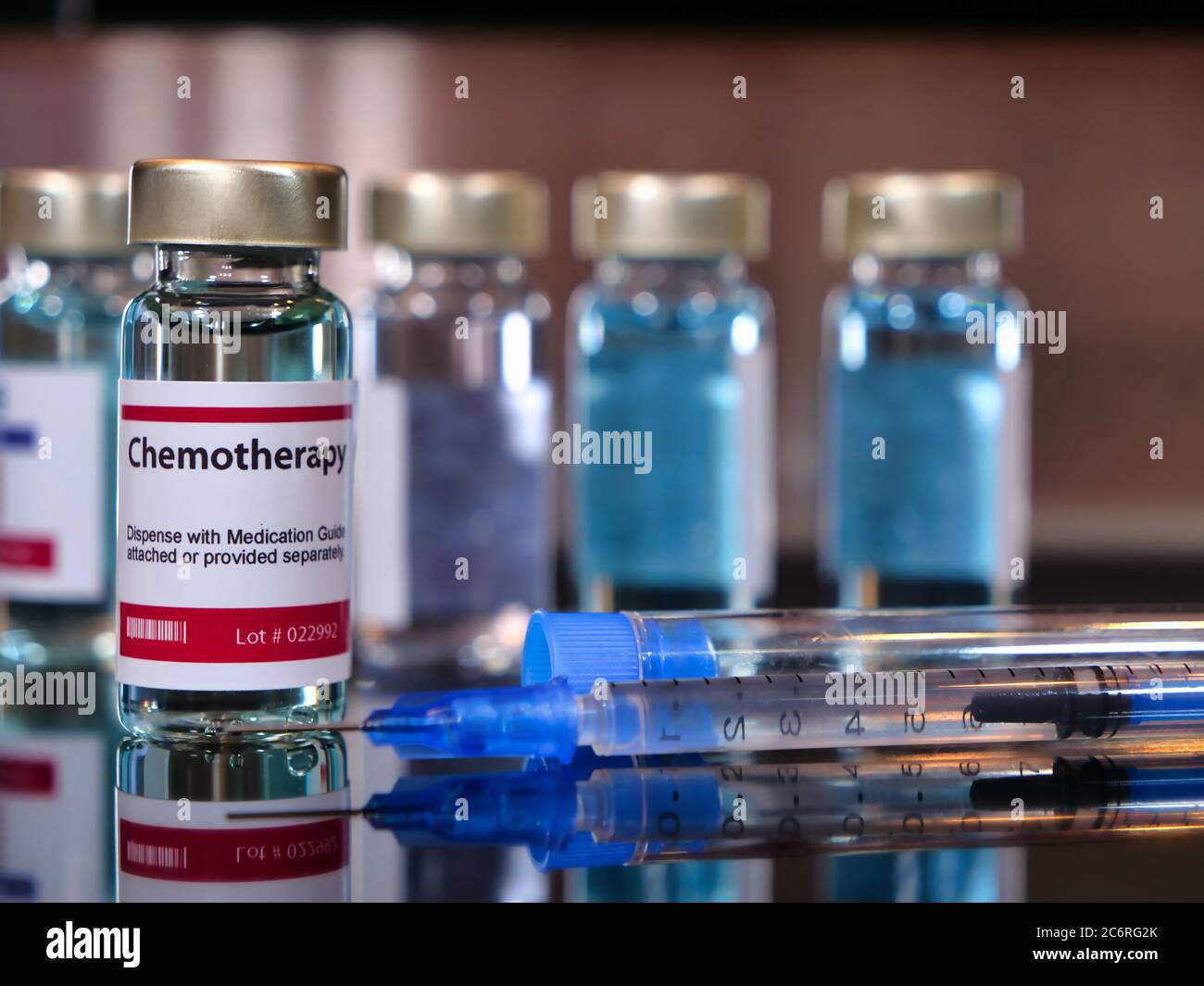 Vial of chemotherapy with syringe for cancer treatment Stock Photo - Alamy
