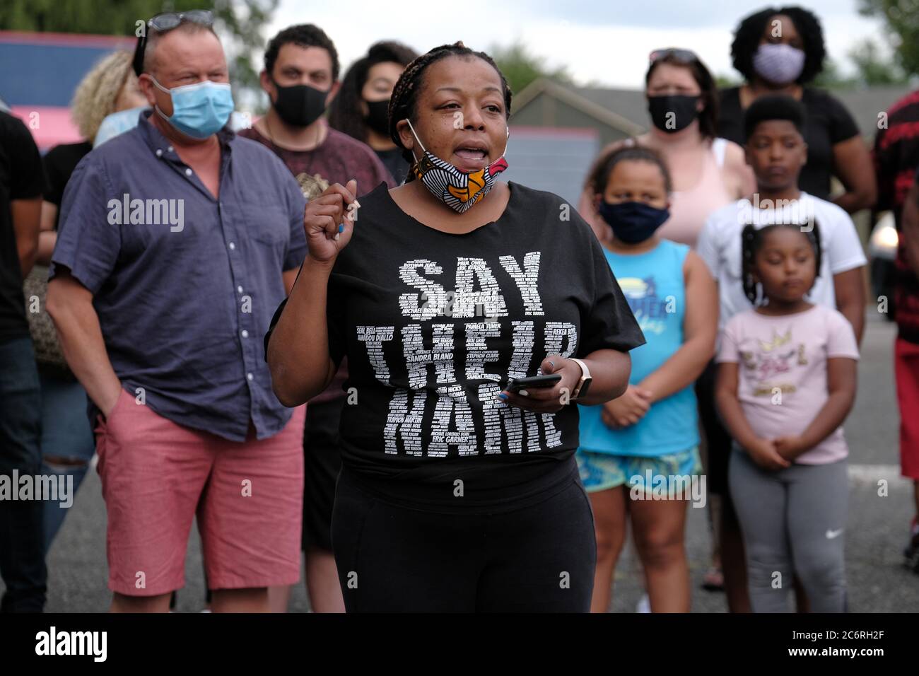 Portland, USA. 11th July, 2020. Family and friends gather outside the ...