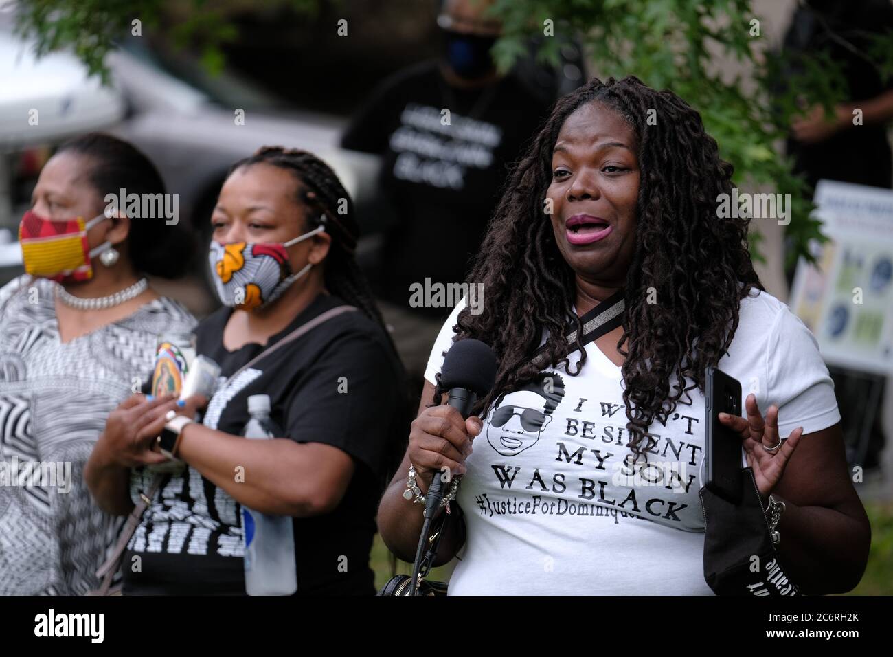 Portland, USA. 11th July, 2020. Dominique Dunn's mother speaks as ...