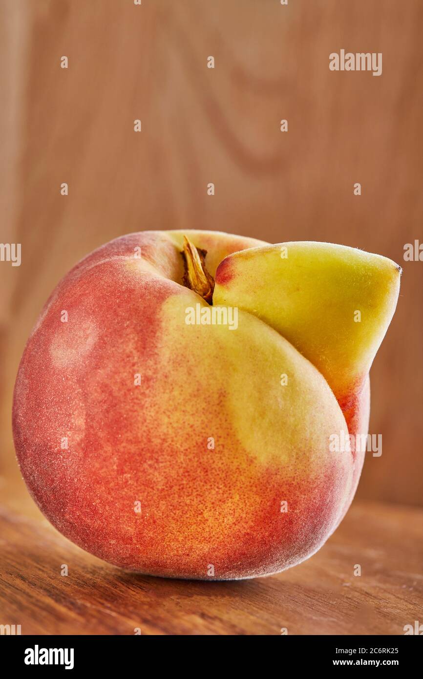 Ugly fruit peach hi-res stock photography and images - Alamy
