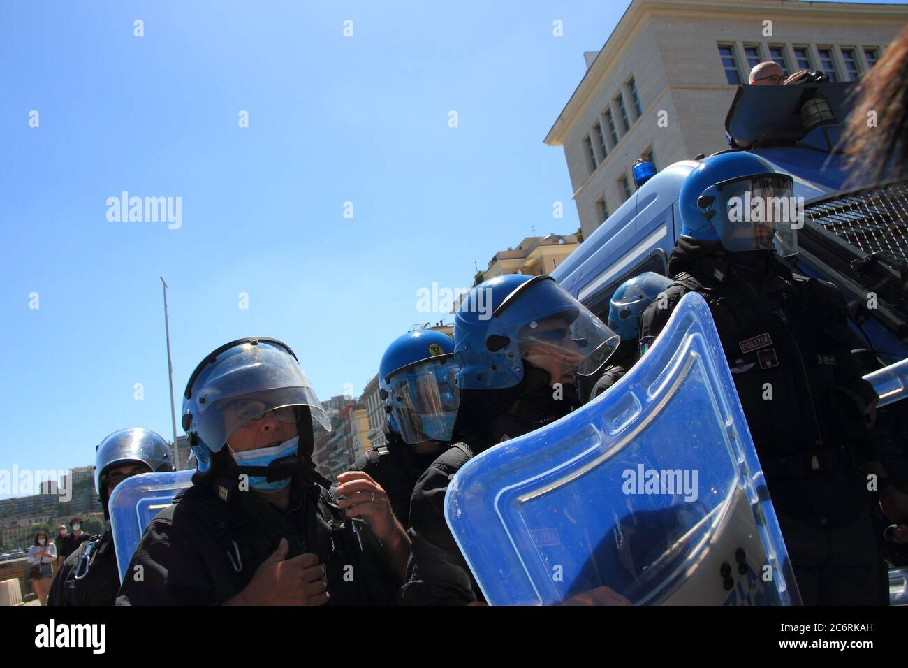 Italian police uniform hi-res stock photography and images - Alamy