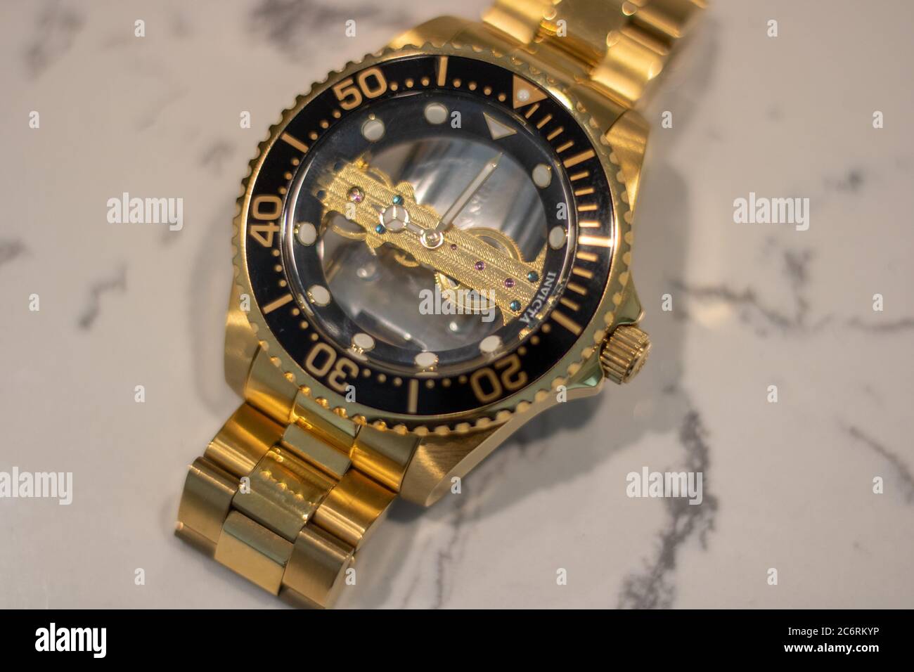 Gold watch hi-res stock photography and images - Alamy