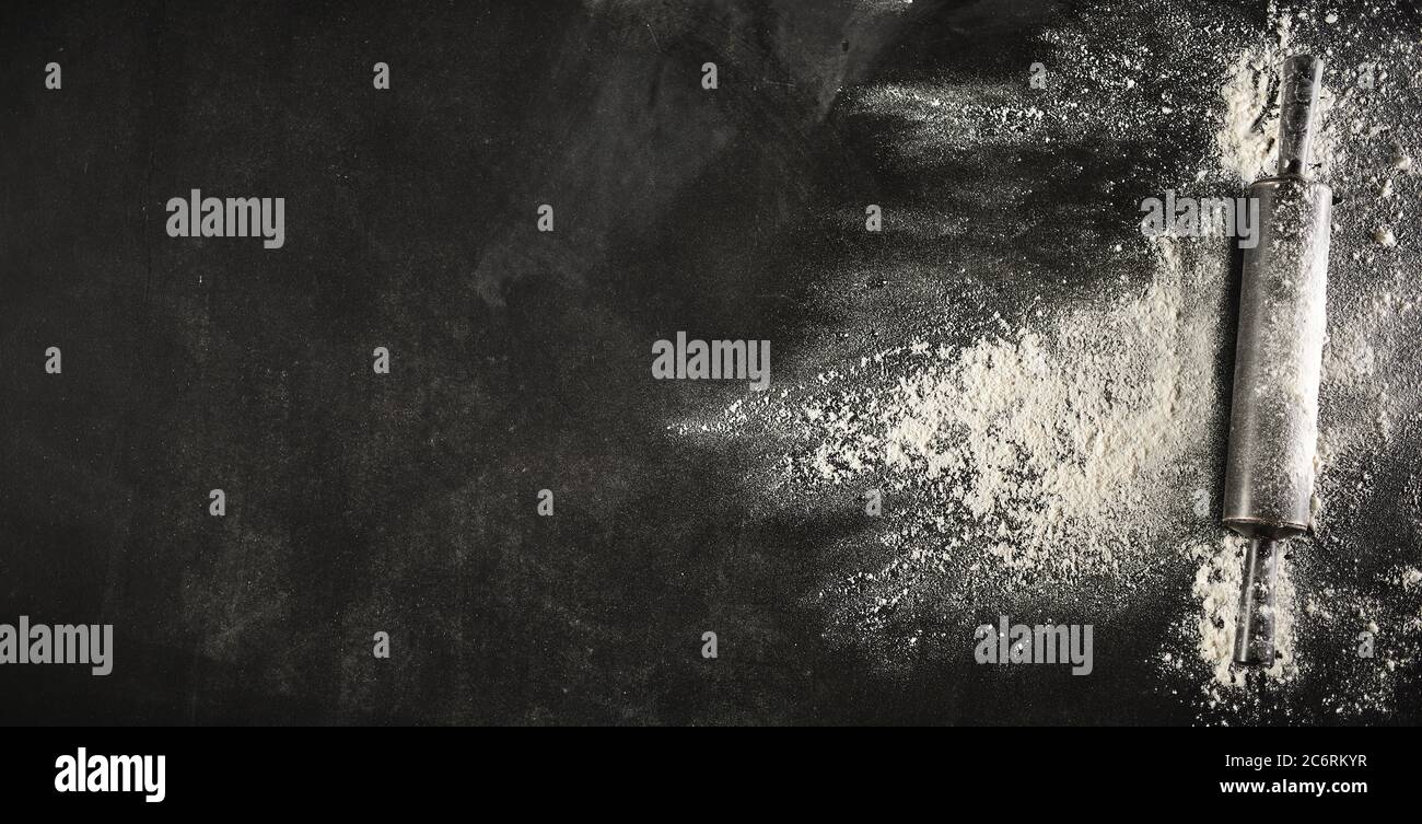 Scattering flour hi-res stock photography and images - Alamy