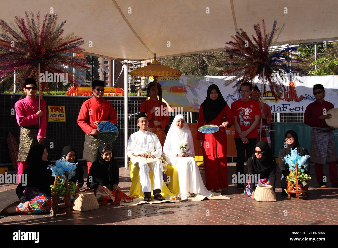 Traditional malay wedding hi-res stock photography and images - Alamy