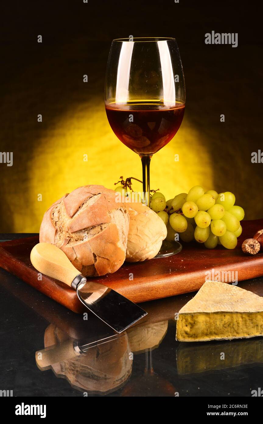 The wine and the bread hi-res stock photography and images - Alamy