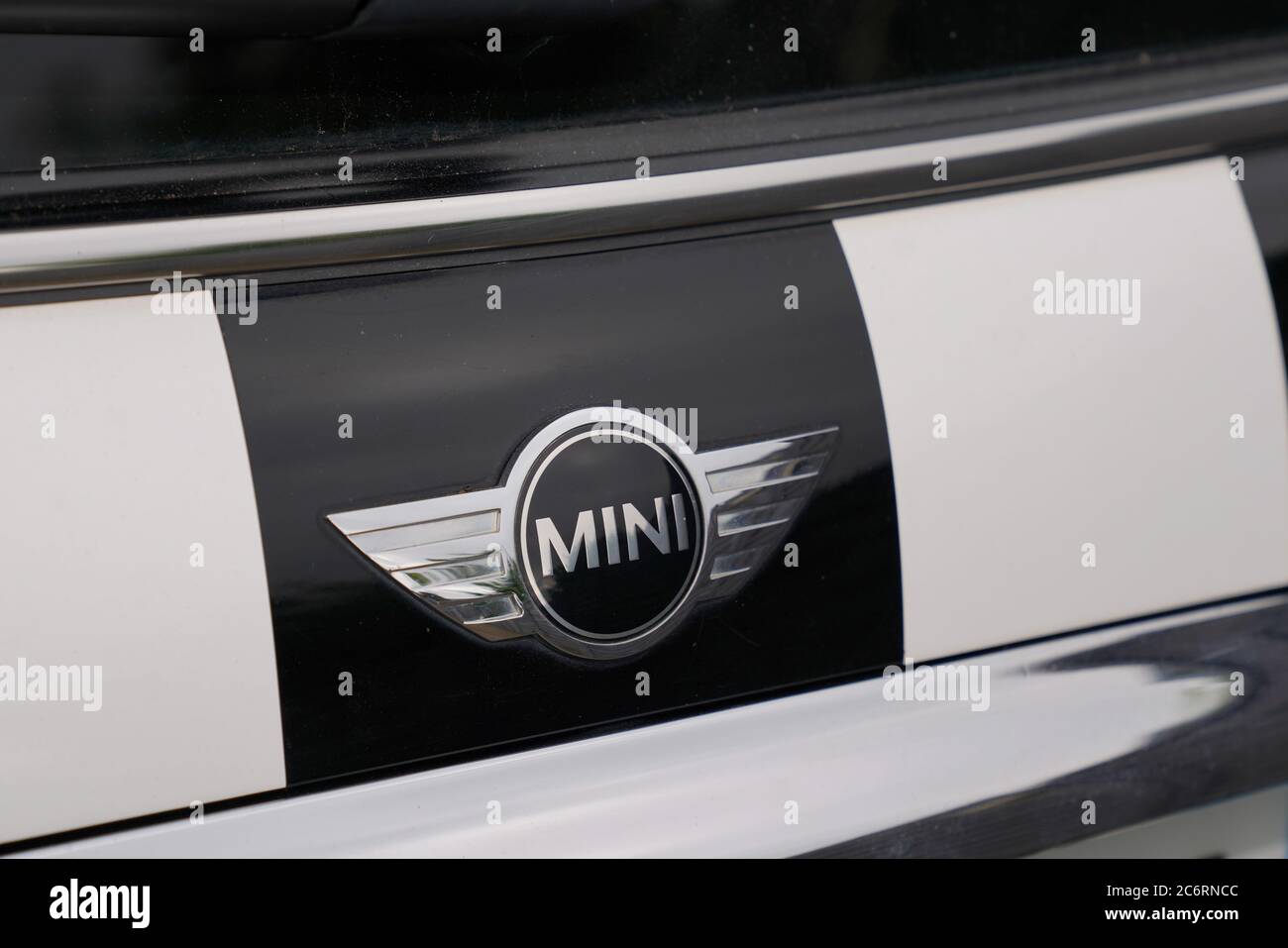 German wings logo symbol icon hi-res stock photography and images - Alamy