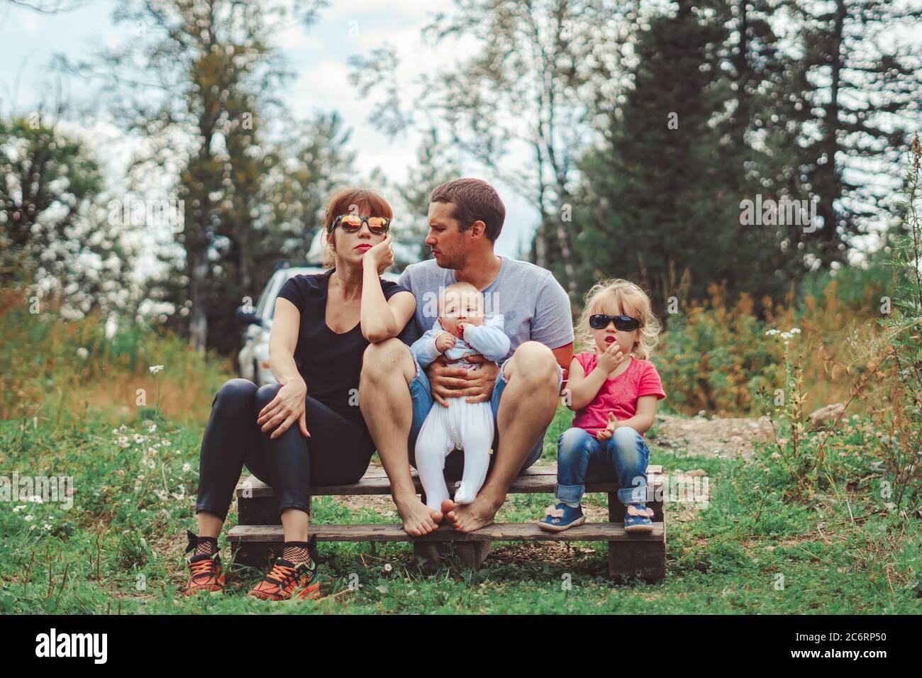 Homeless mother daughter hugging hi-res stock photography and images ...