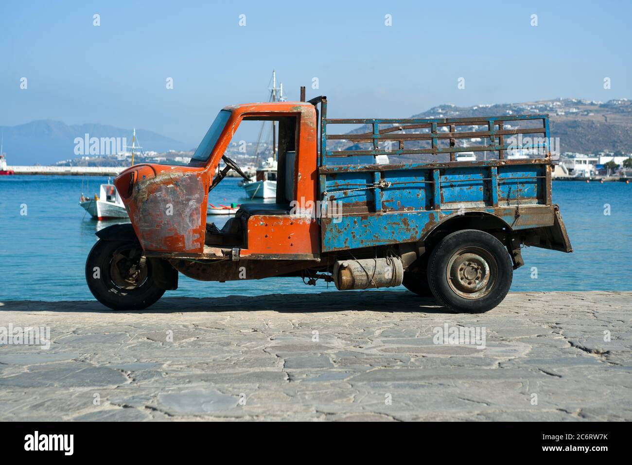 Lorry side view hi-res stock photography and images - Alamy
