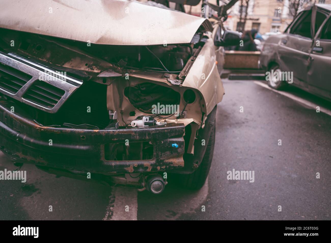 Car head on collision hi-res stock photography and images - Alamy