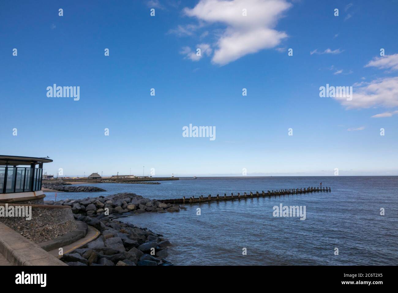 Sea wall lowestoft hi-res stock photography and images - Alamy