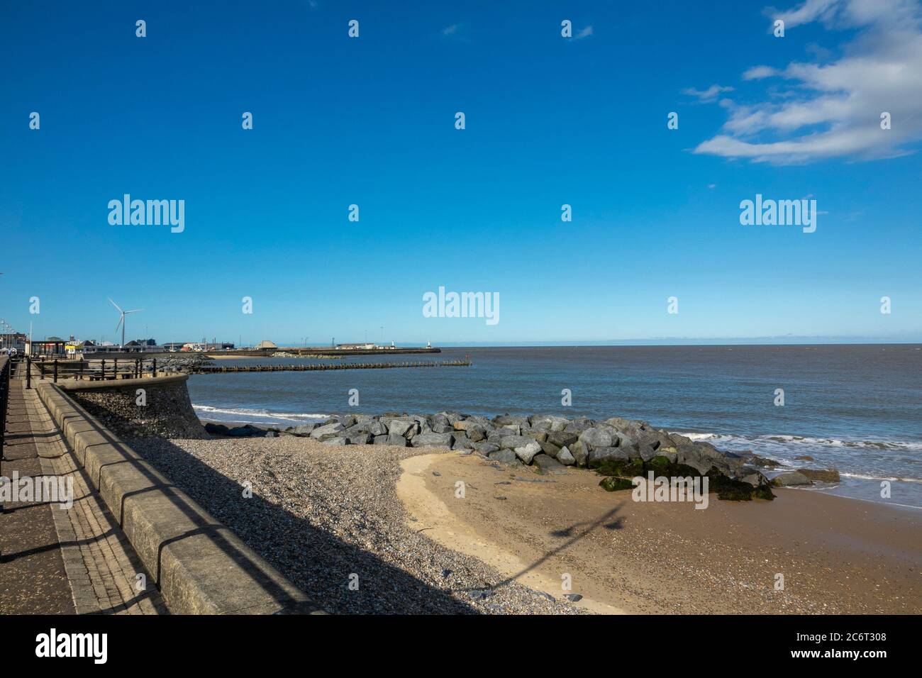 Sea wall lowestoft hi-res stock photography and images - Alamy
