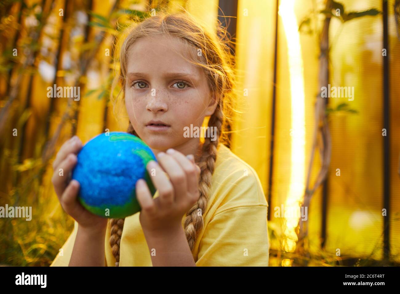 Schoolchildren holding hands hi-res stock photography and images - Alamy Schoolchildren holding hands hi-res stock photography and images - Alamy